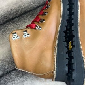 Danner | Shoes | Danner Mountain Light Cascade Brown Leather Lace Up ...